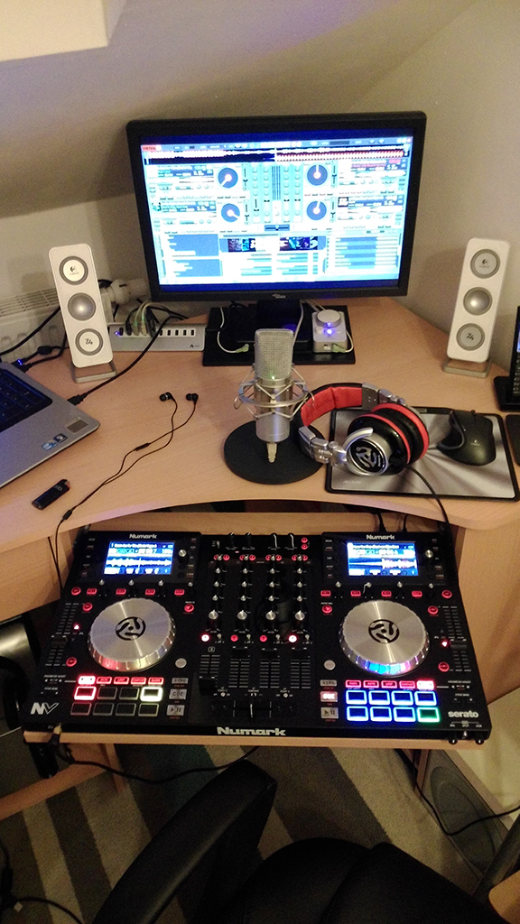 How looks the DJ workstation in real??! - Misc - 3DXChat Community